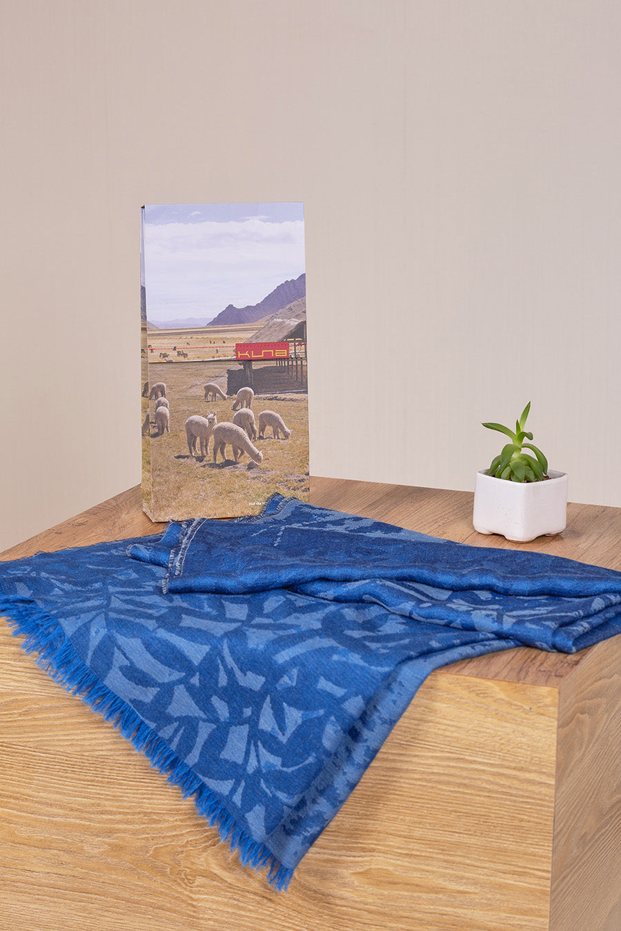 Vellutini Shawl Baby Alpaca Color Blue