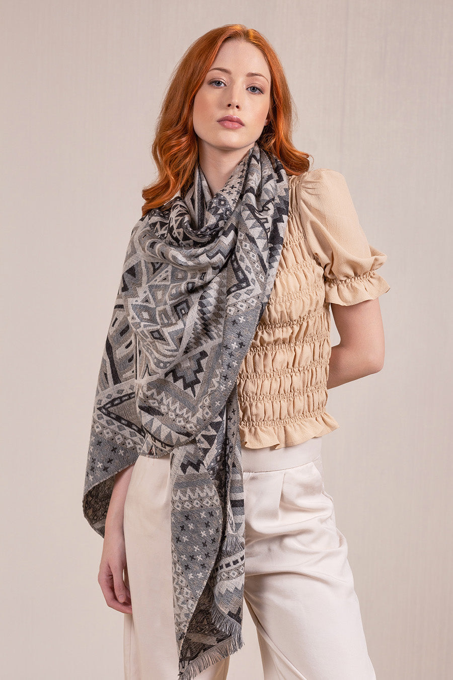 Vinelli Shawl Baby Alpaca Color Black