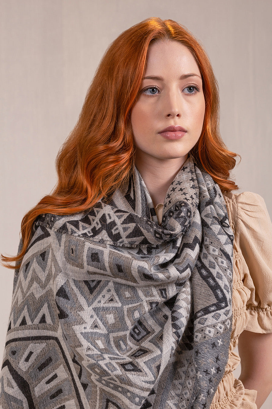 Vinelli Shawl Baby Alpaca Color Black