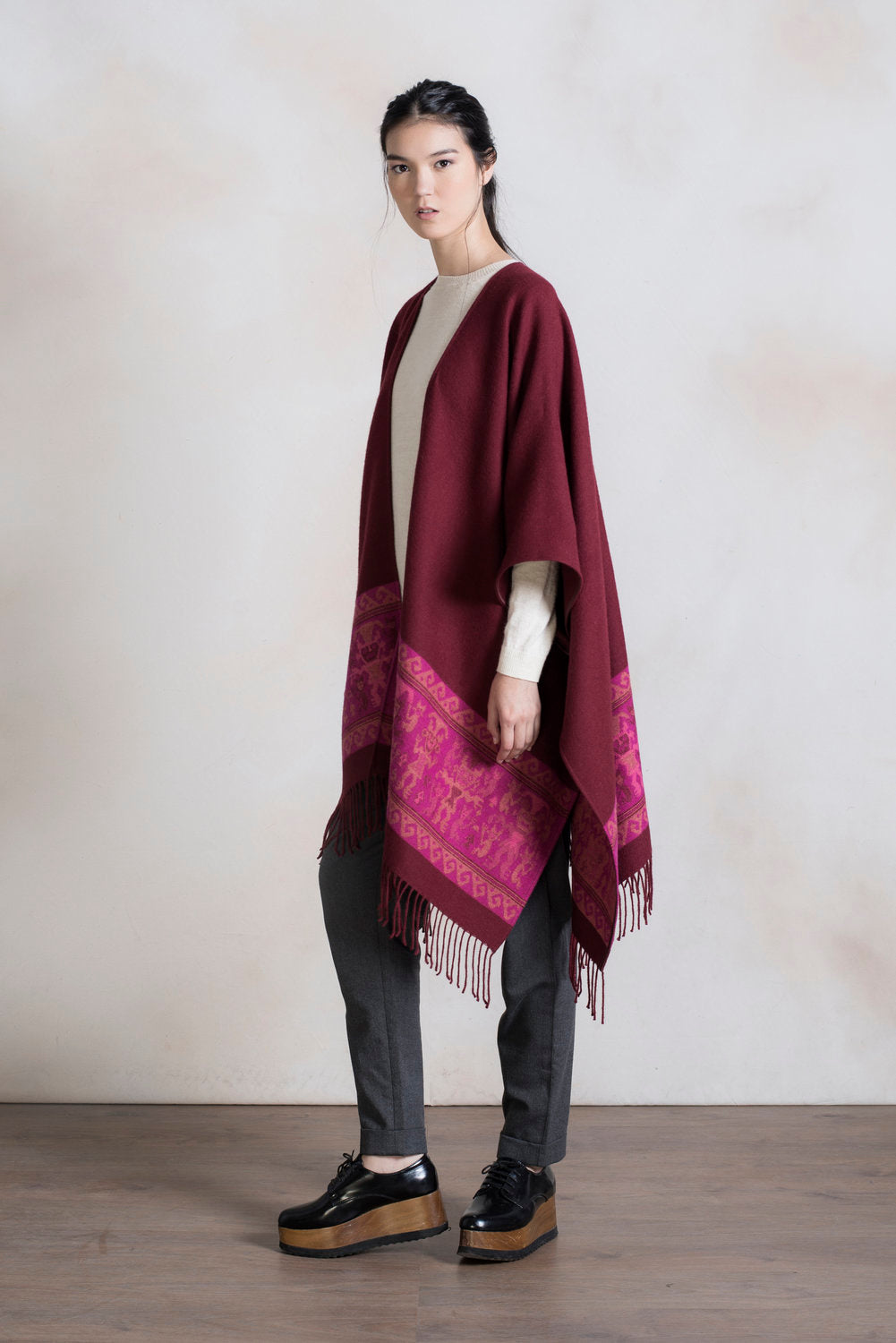 Chancay - 27 Cape Baby Alpaca Color Guinda